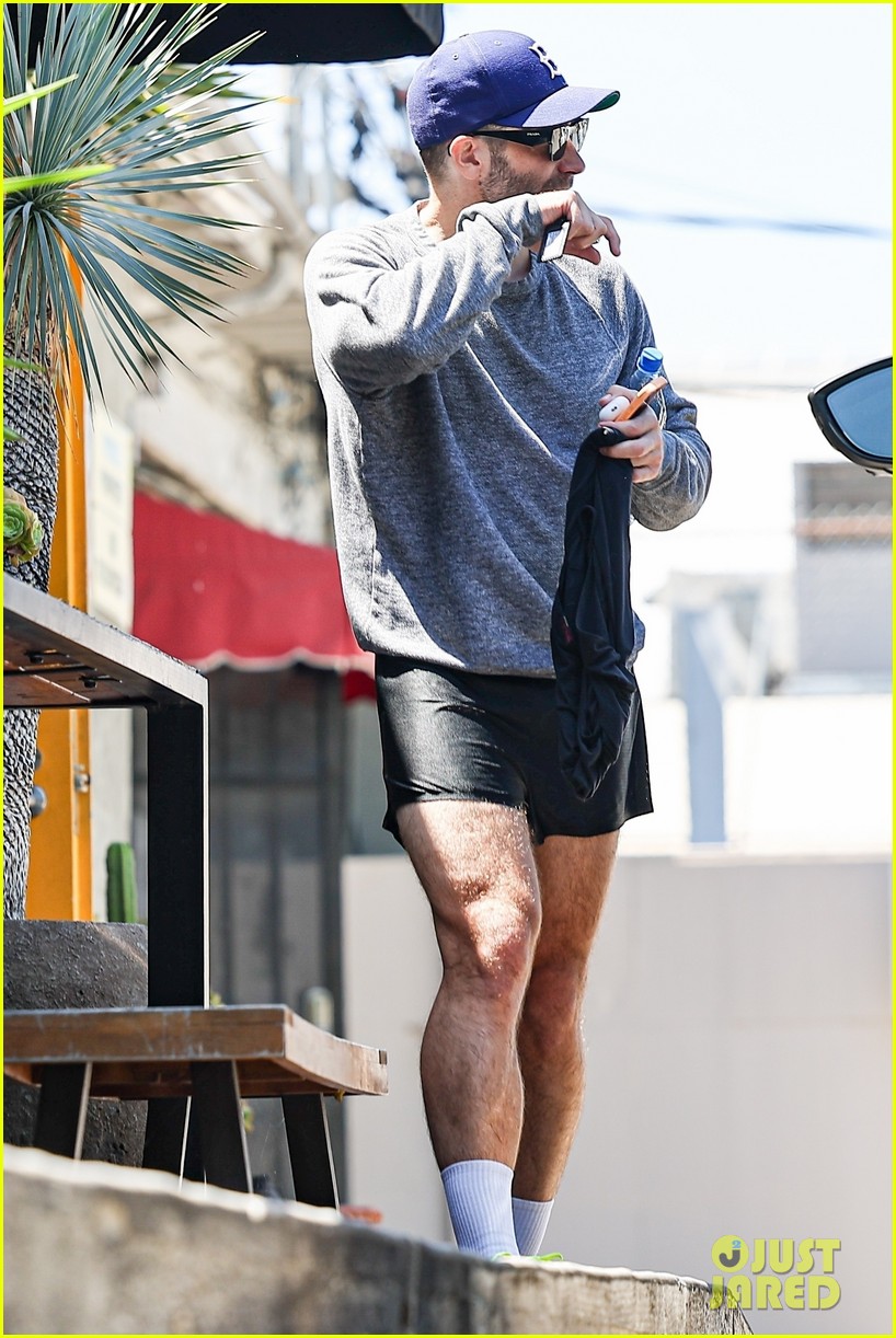 Jake Gyllenhaal Spotted in Short Shorts After Workout with Girlfriend ...