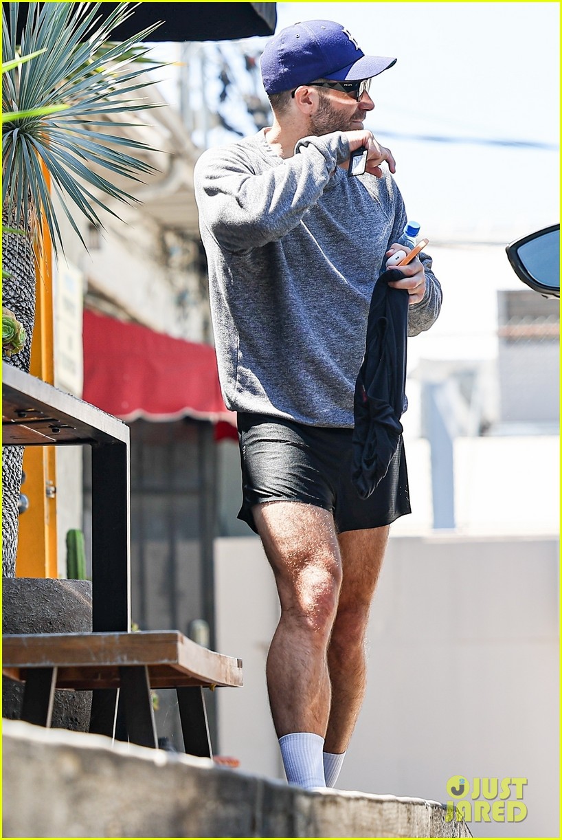 Jake Gyllenhaal Spotted in Short Shorts After Workout with Girlfriend ...
