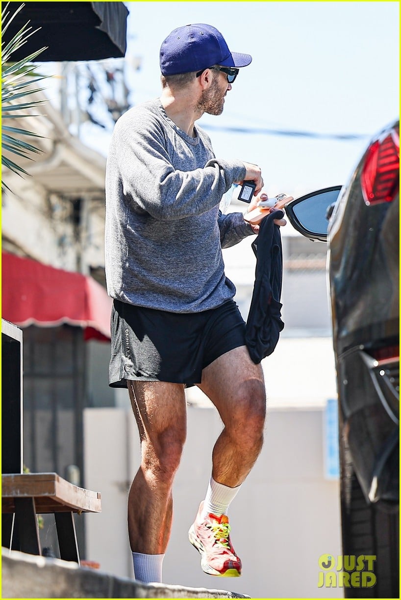 Jake Gyllenhaal Spotted In Short Shorts After Workout With Girlfriend