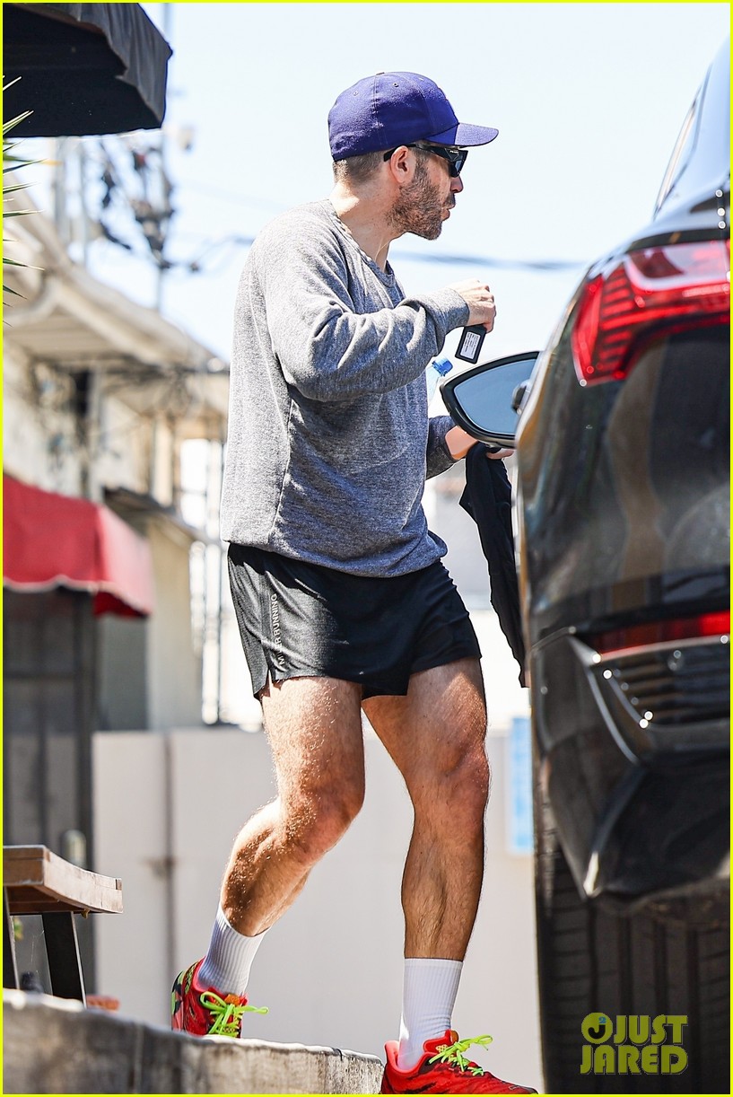 Jake Gyllenhaal Spotted in Short Shorts After Workout with Girlfriend ...
