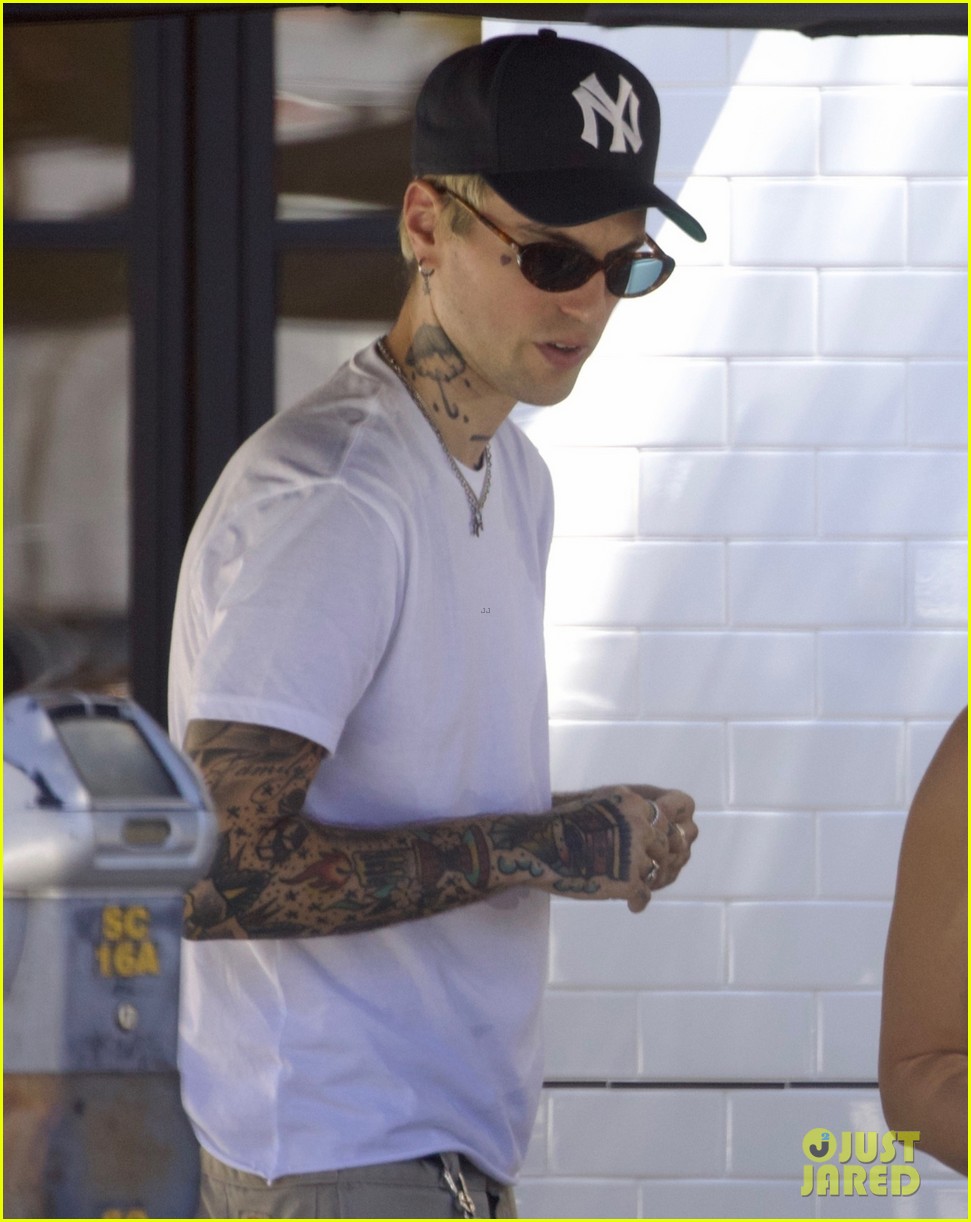 Demi Lovato & Fiancé Jutes Step Out for Breakfast Date in Studio City ...