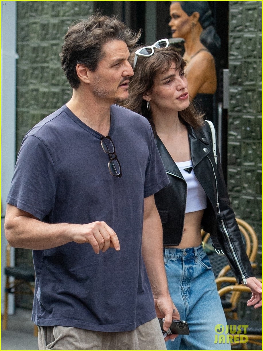Pedro Pascal Enjoys Day Out with Family in London During Break from ...