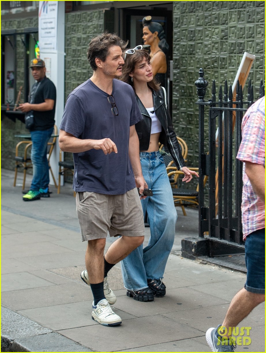 Pedro Pascal Enjoys Day Out with Family in London During Break from ...