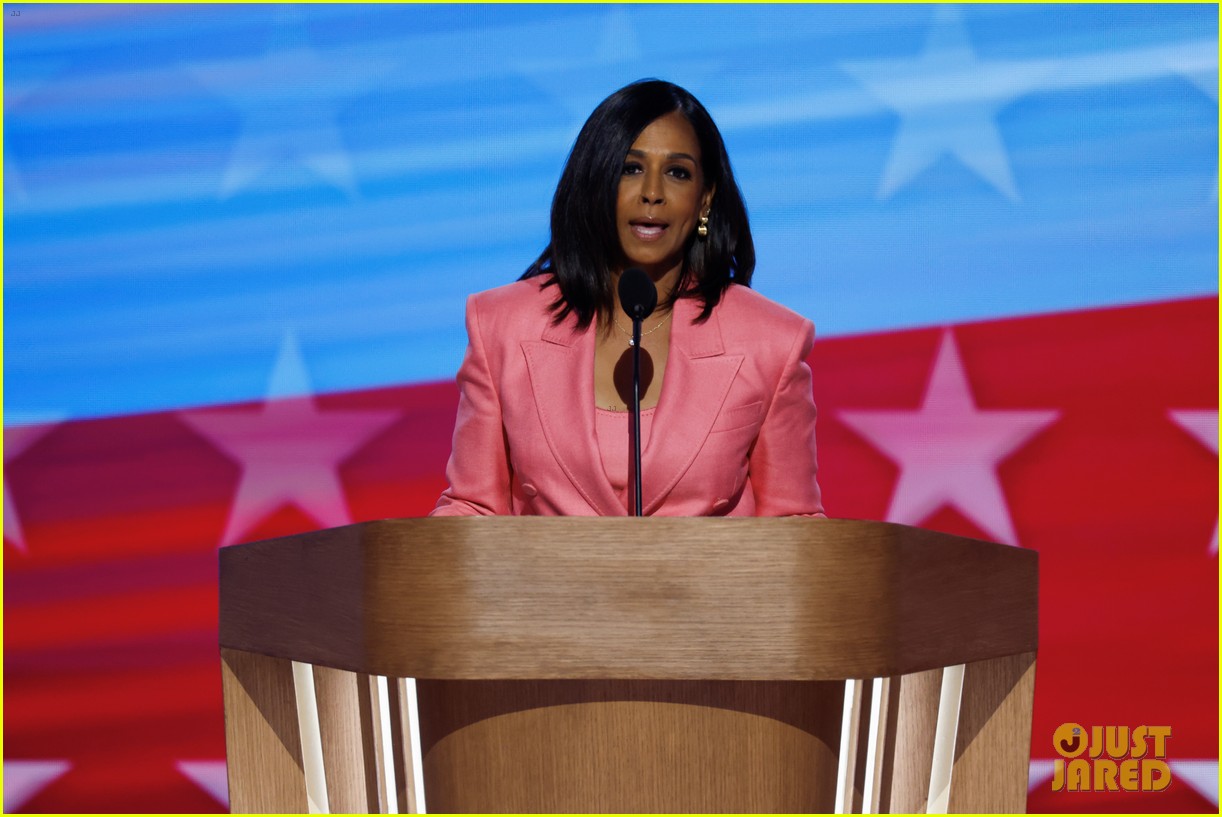 Kamala Harris' Sister Maya Gives Touching Speech at DNC 2024 - Watch ...