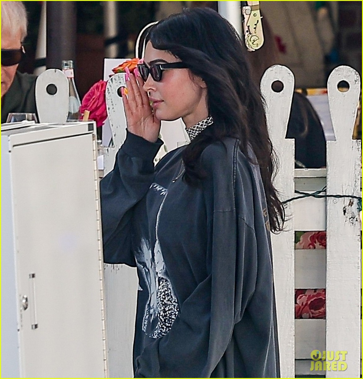 Megan Fox & Machine Gun Kelly Meet Up with Friends for Lunch in L.A ...