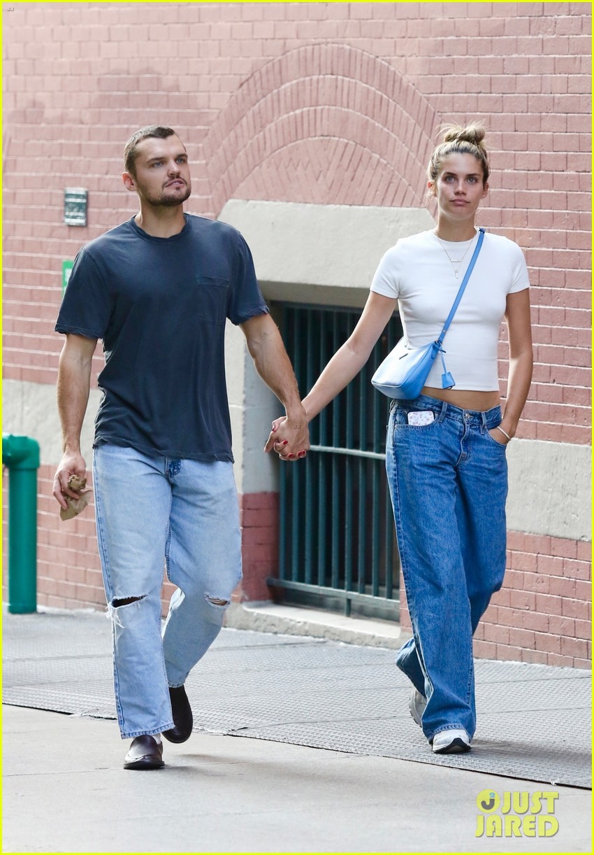 Ray Nicholson Holds Hands with Girlfriend Sara Sampaio During NYC Ice ...