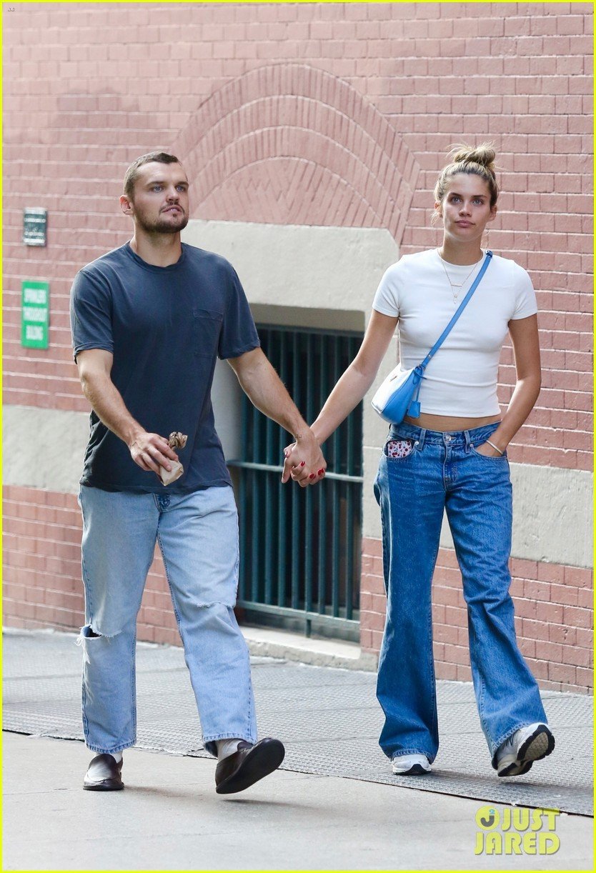 Ray Nicholson Holds Hands with Girlfriend Sara Sampaio During NYC Ice ...