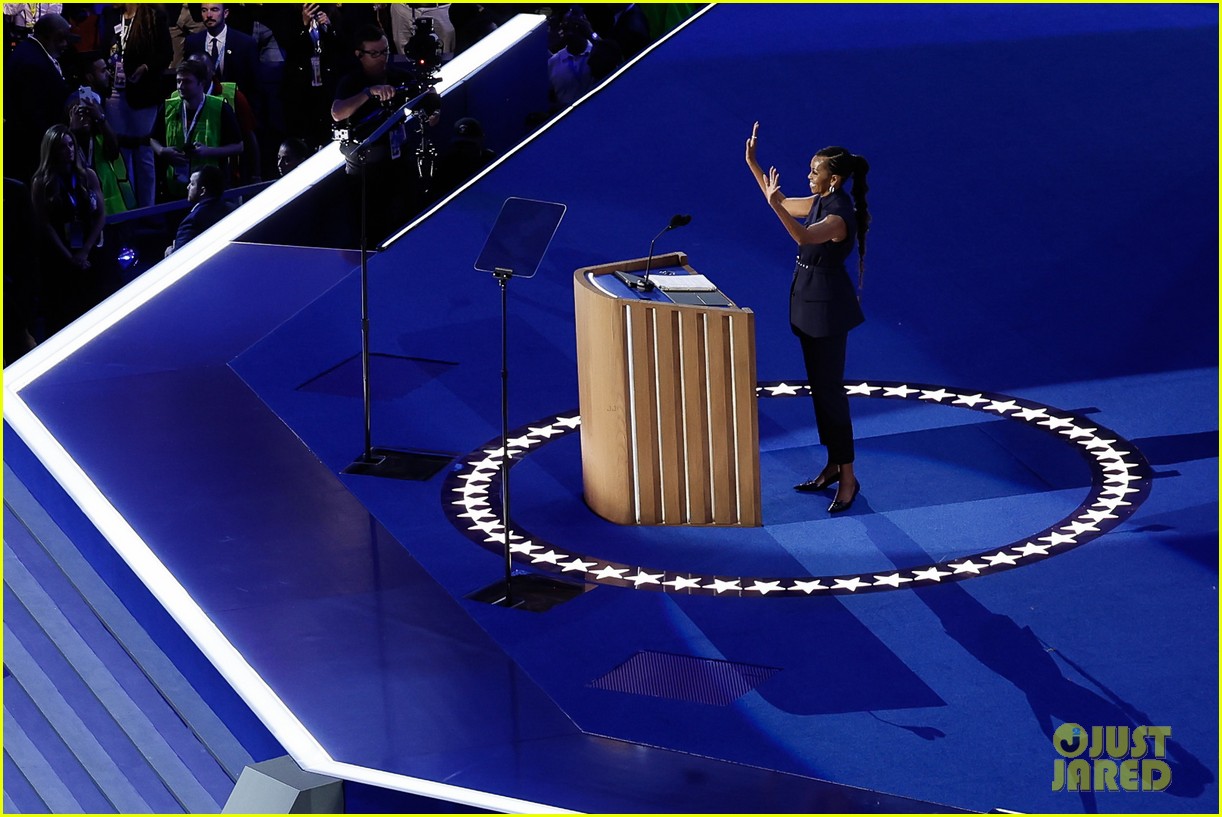 Barack & Michelle Obama Fire Up Crowd at DNC, Share Cute Moment on ...