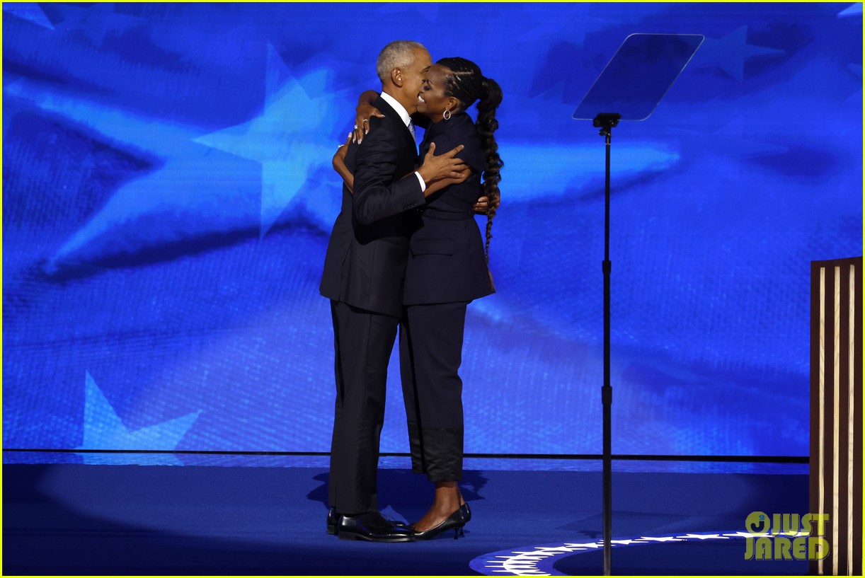 Barack & Michelle Obama Fire Up Crowd at DNC, Share Cute Moment on ...
