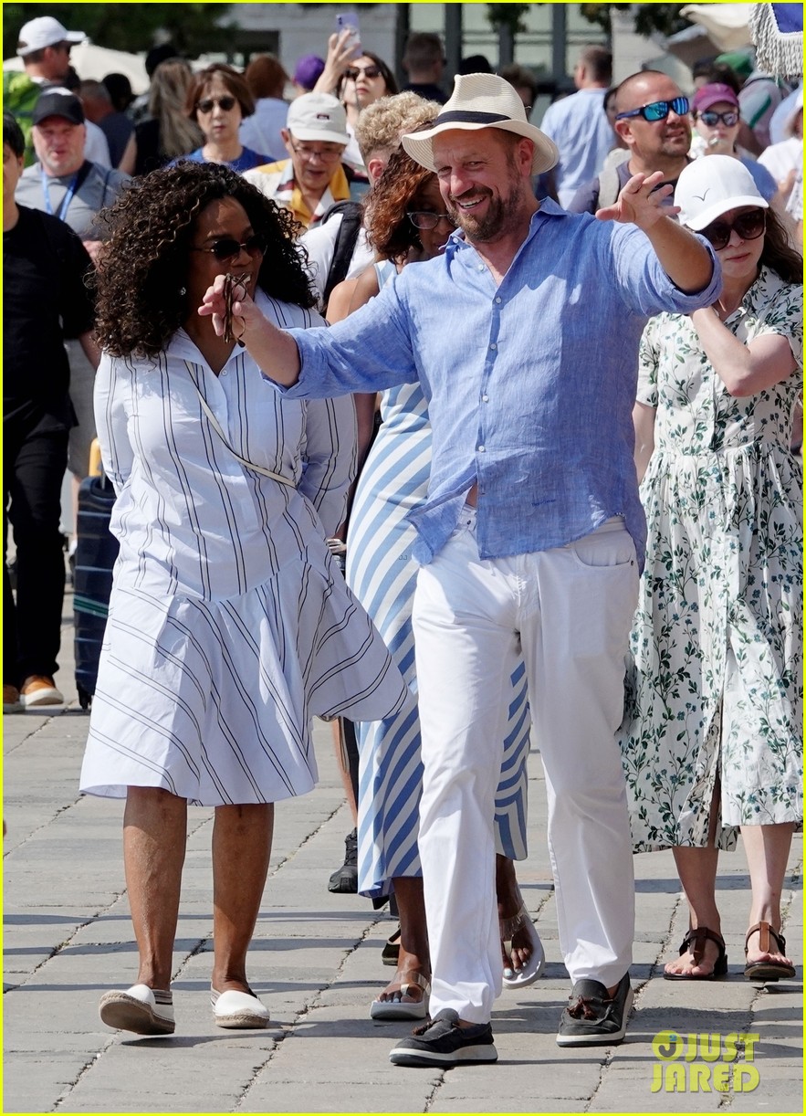 Oprah Winfrey & Gayle King Spotted Vacationing with Broadway Actor ...