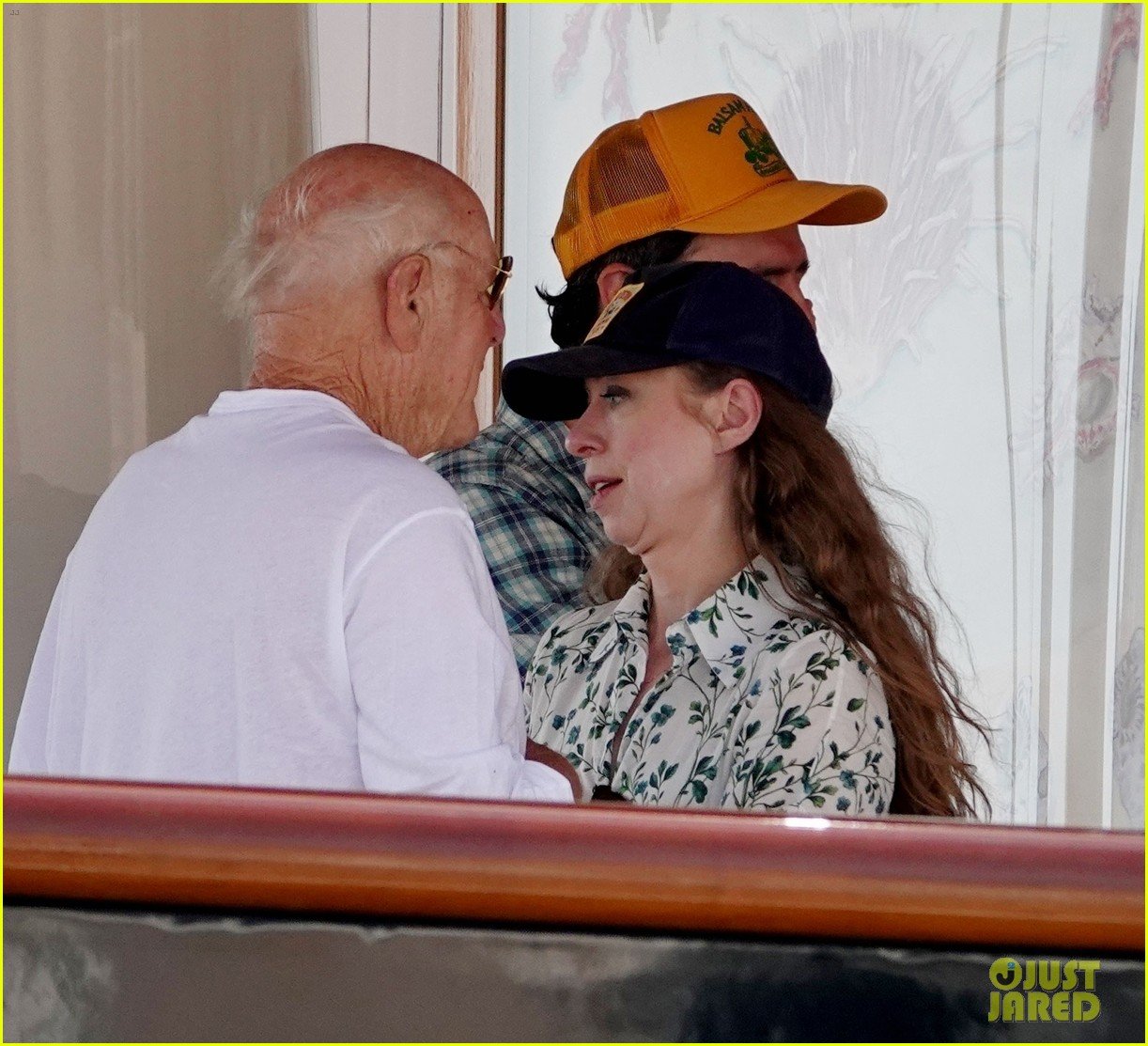 Oprah Winfrey & Gayle King Spotted Vacationing with Broadway Actor ...