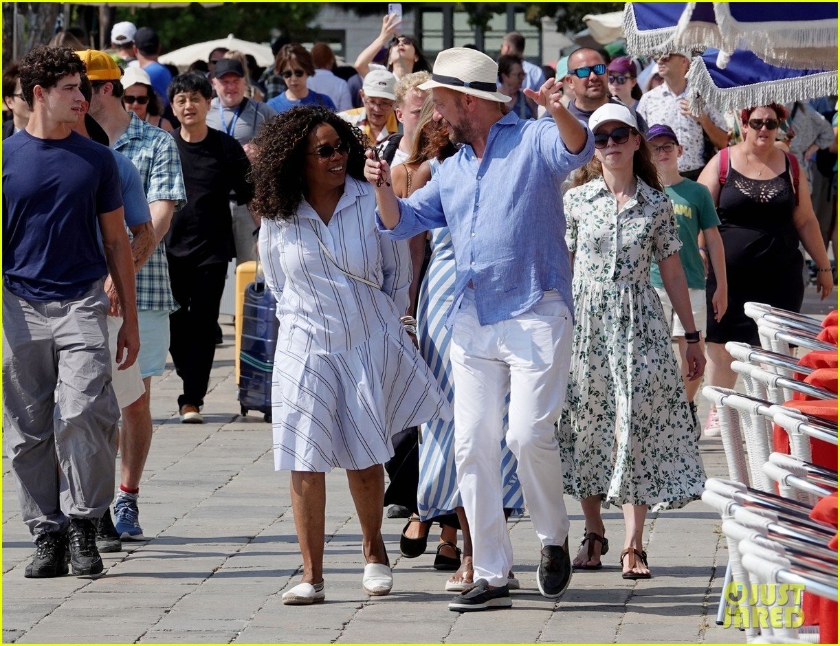 Oprah Winfrey & Gayle King Spotted Vacationing with Broadway Actor ...
