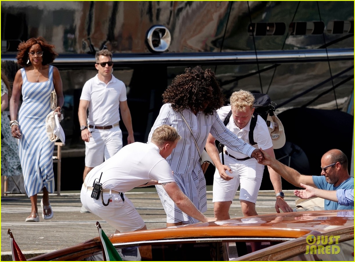 Oprah Winfrey & Gayle King Spotted Vacationing with Broadway Actor ...