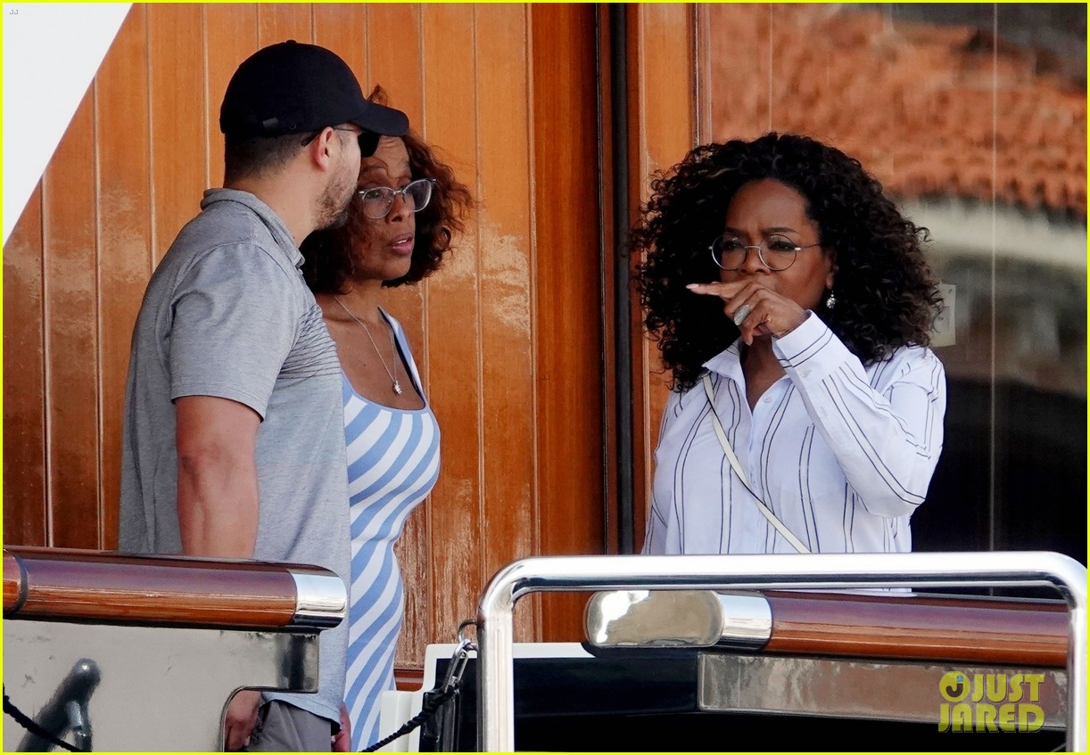 Oprah Winfrey & Gayle King Spotted Vacationing with Broadway Actor ...