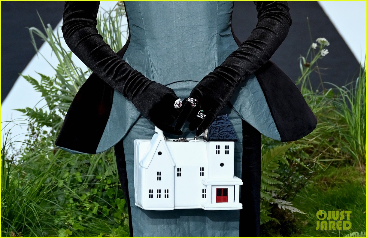 Jenna Ortega's Hair Stylist Reveals How 'Beetlejuice 2' UK Premiere ...