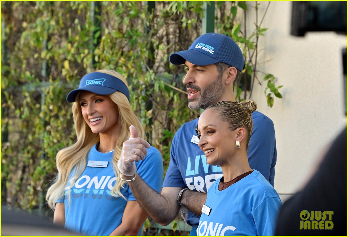 'Simple Life' Reboot Begins Filming: Nicole Richie Wears Hot Dog Suit ...