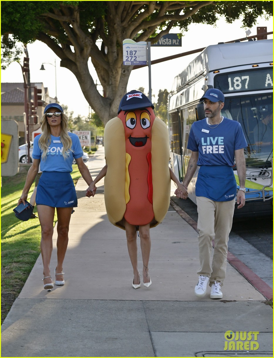 'Simple Life' Reboot Begins Filming: Nicole Richie Wears Hot Dog Suit ...