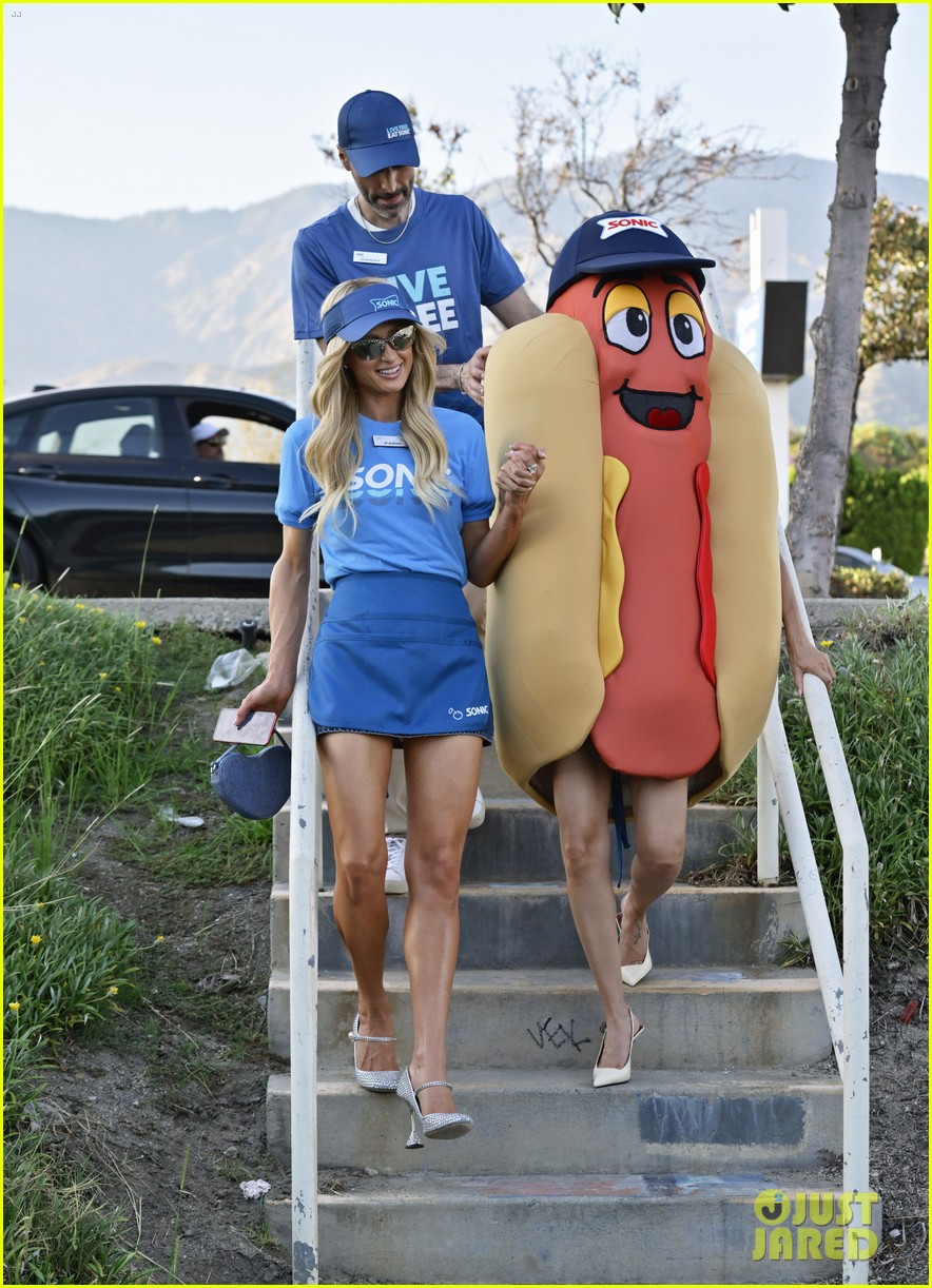 'Simple Life' Reboot Begins Filming: Nicole Richie Wears Hot Dog Suit ...