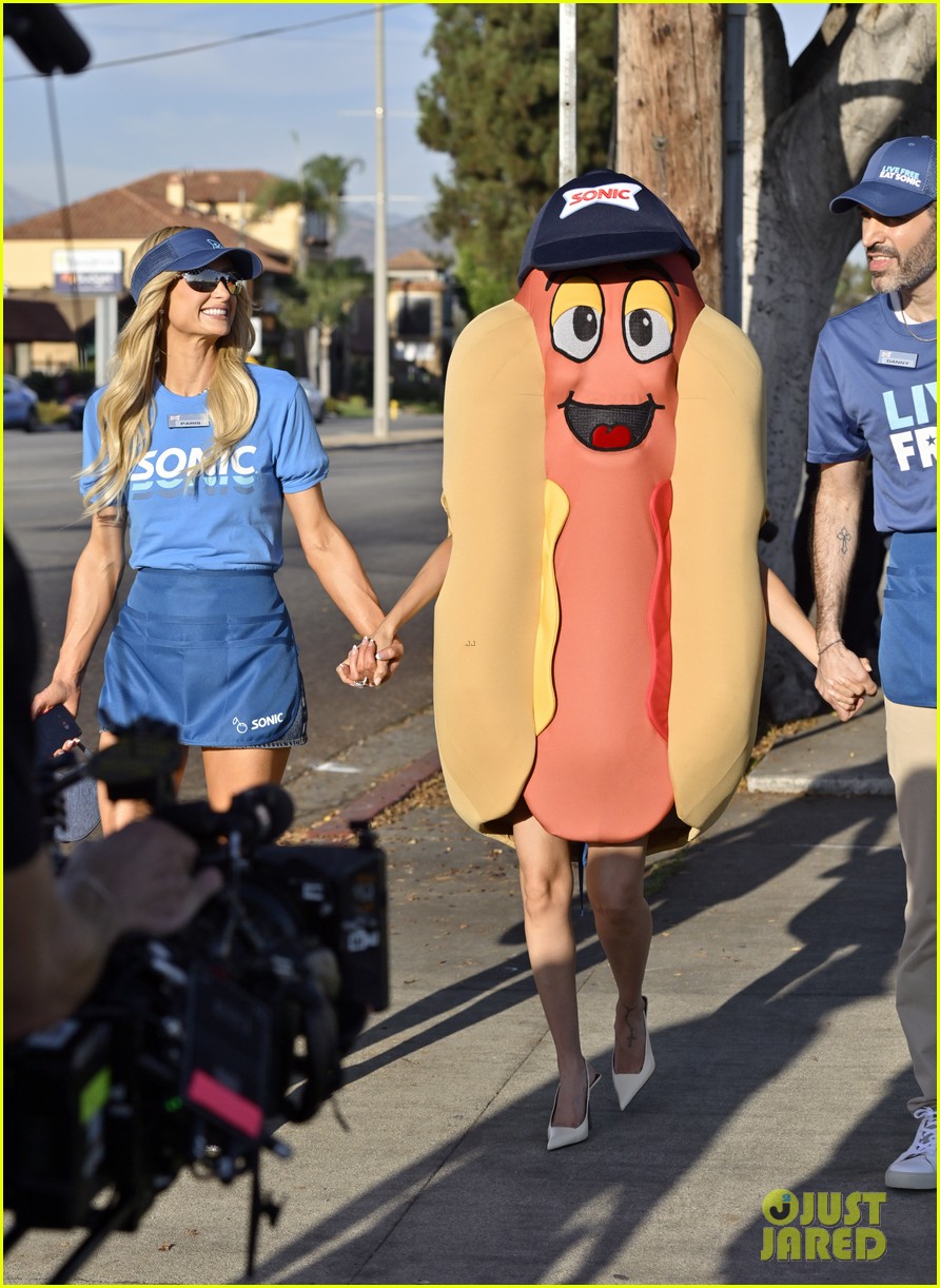 'Simple Life' Reboot Begins Filming: Nicole Richie Wears Hot Dog Suit ...