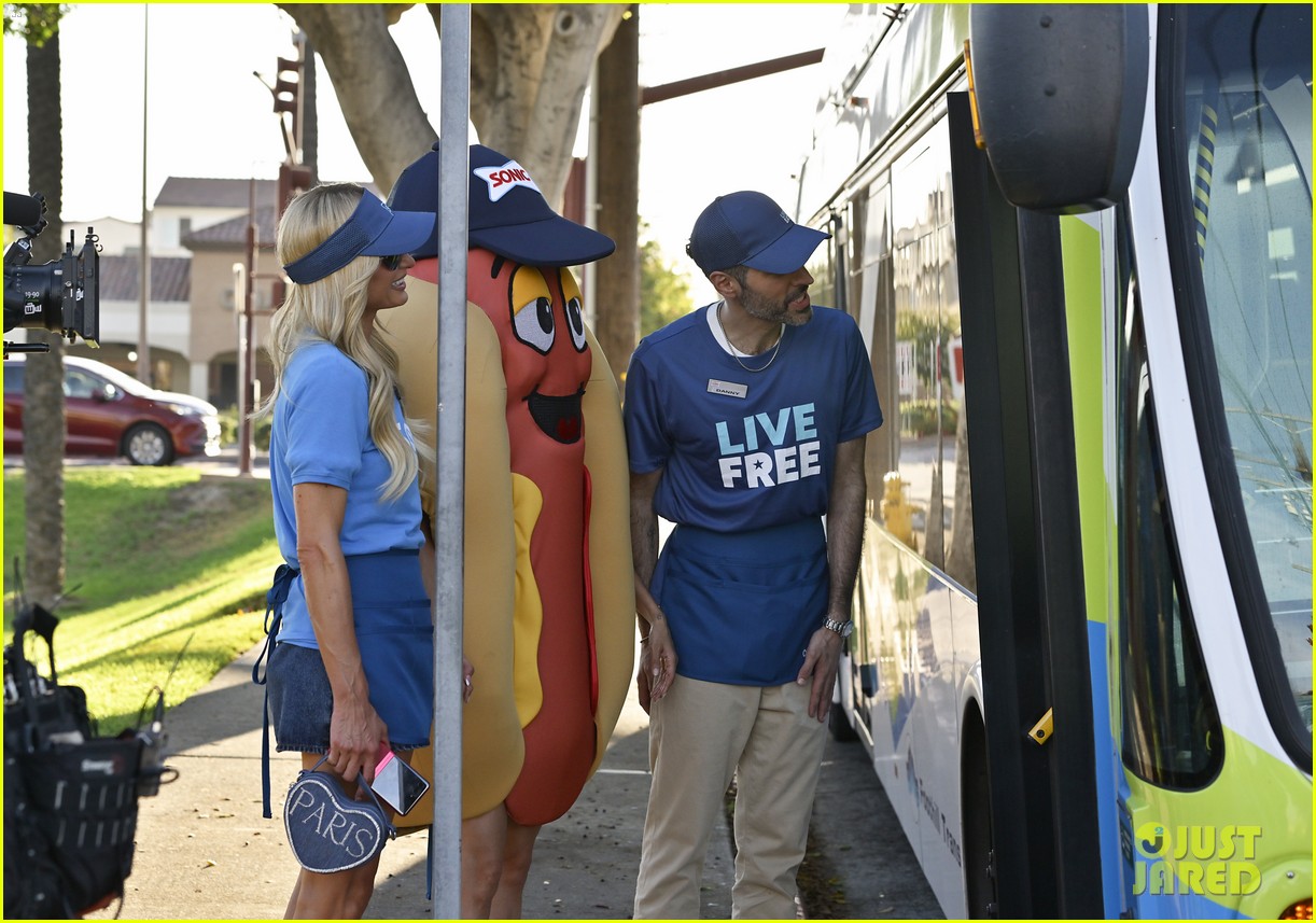 'Simple Life' Reboot Begins Filming: Nicole Richie Wears Hot Dog Suit ...
