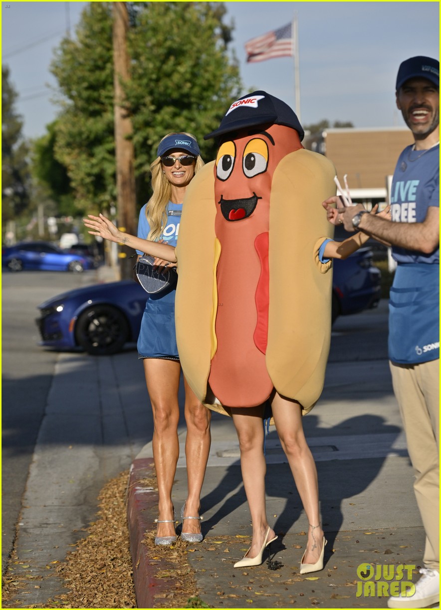 'Simple Life' Reboot Begins Filming: Nicole Richie Wears Hot Dog Suit ...
