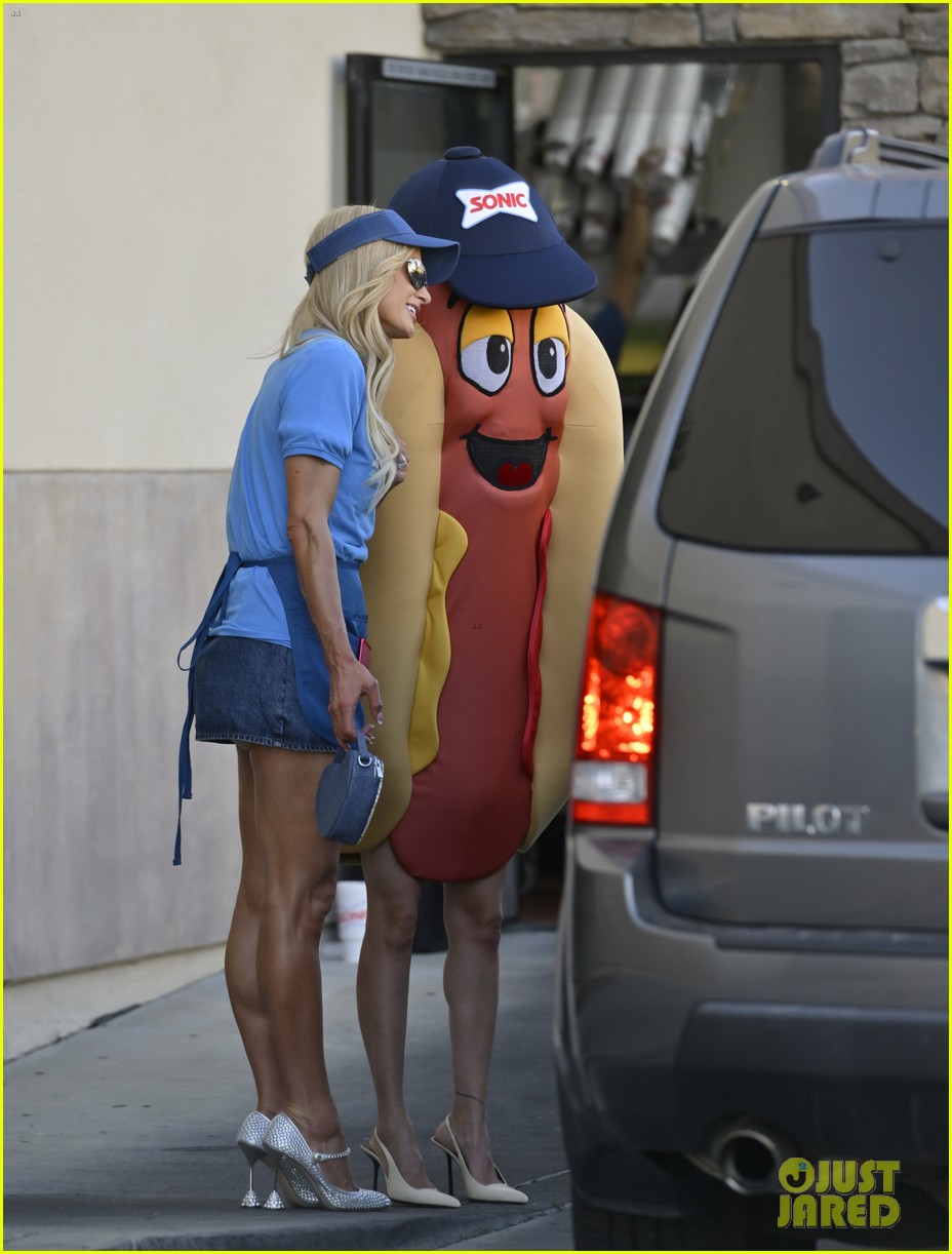 'Simple Life' Reboot Begins Filming: Nicole Richie Wears Hot Dog Suit ...