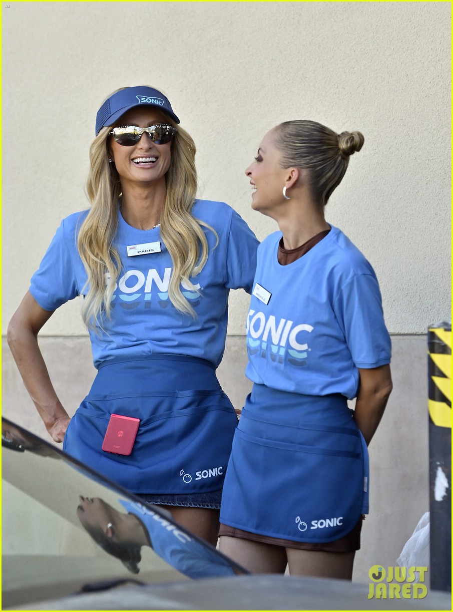 'Simple Life' Reboot Begins Filming: Nicole Richie Wears Hot Dog Suit ...