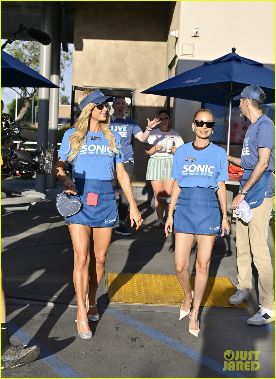 'Simple Life' Reboot Begins Filming: Nicole Richie Wears Hot Dog Suit ...