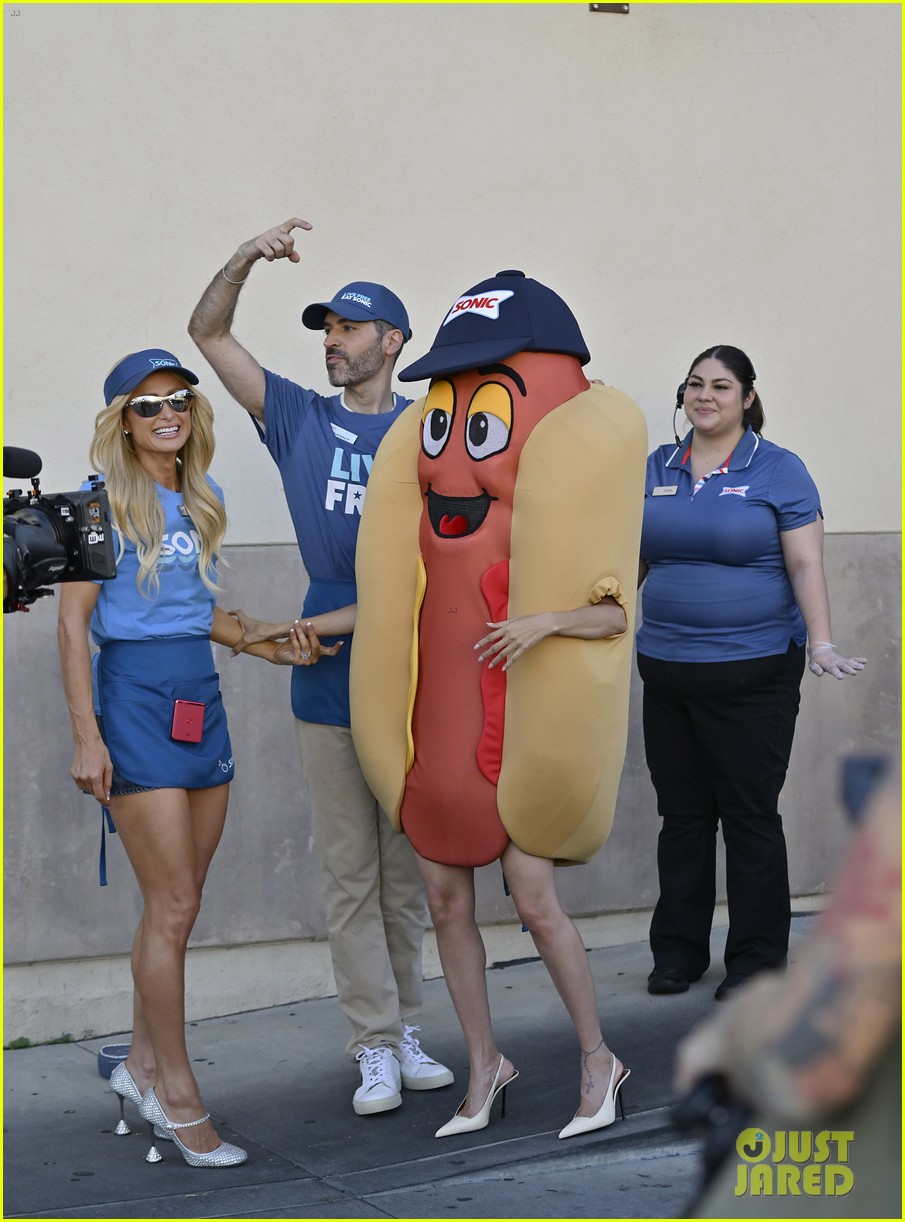 'Simple Life' Reboot Begins Filming: Nicole Richie Wears Hot Dog Suit ...