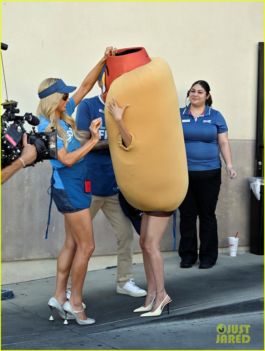 'Simple Life' Reboot Begins Filming: Nicole Richie Wears Hot Dog Suit ...