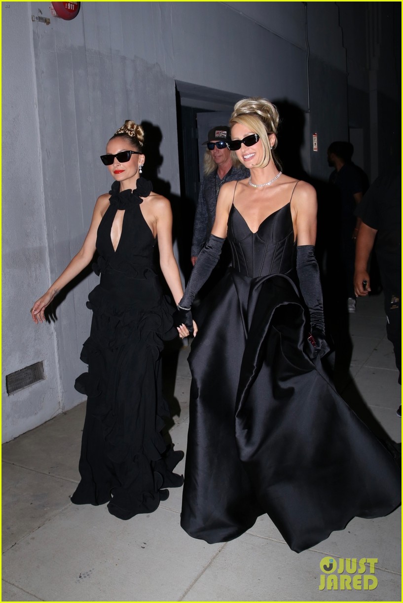 Paris Hilton & Nicole Richie are Glam BFFs While Filming for 'Simple ...