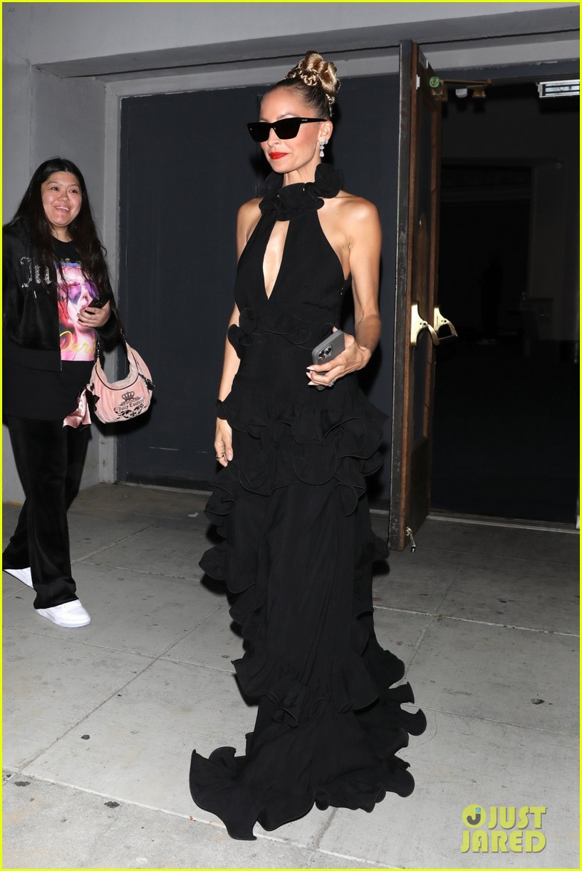 Paris Hilton & Nicole Richie are Glam BFFs While Filming for 'Simple ...