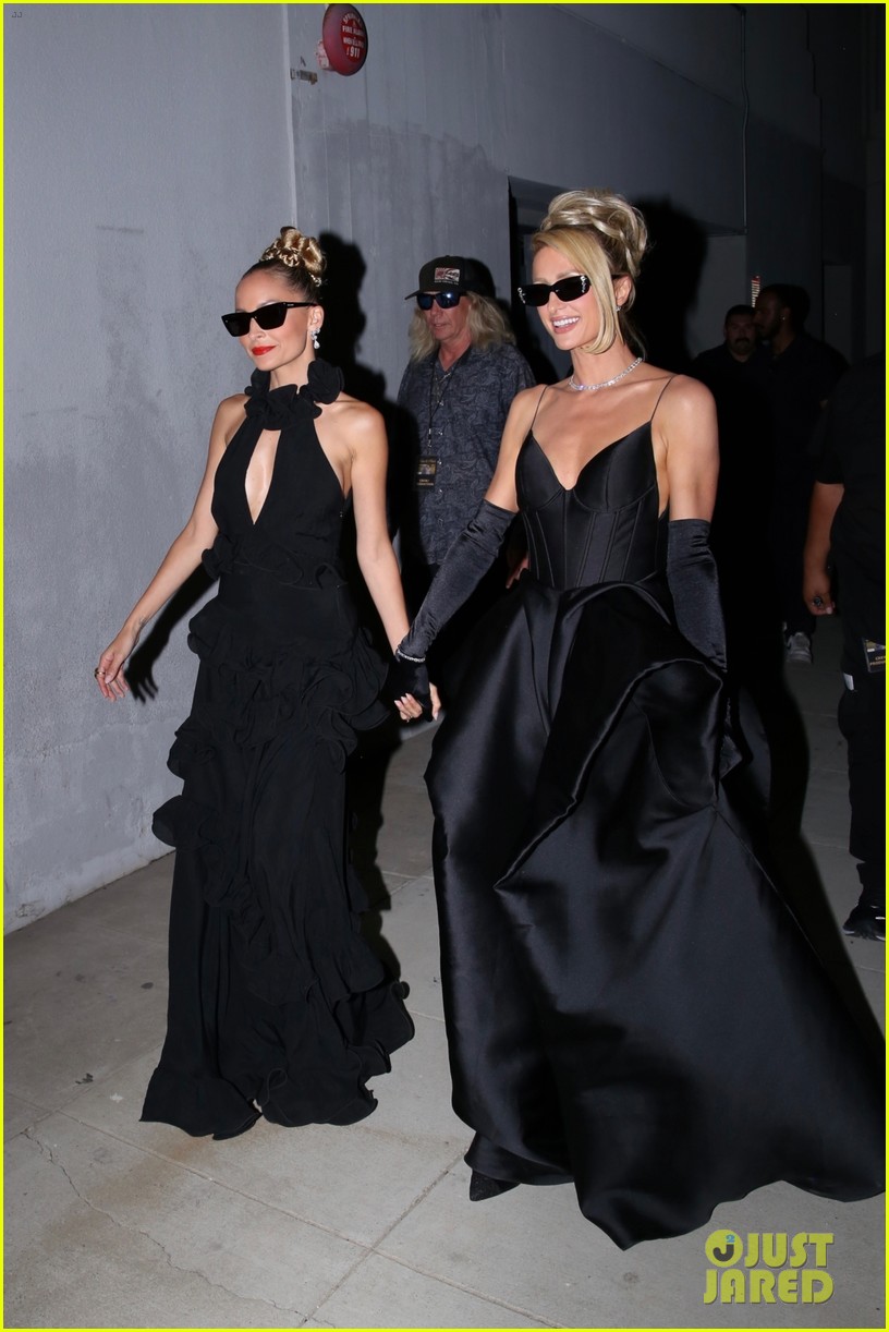 Paris Hilton & Nicole Richie are Glam BFFs While Filming for 'Simple ...