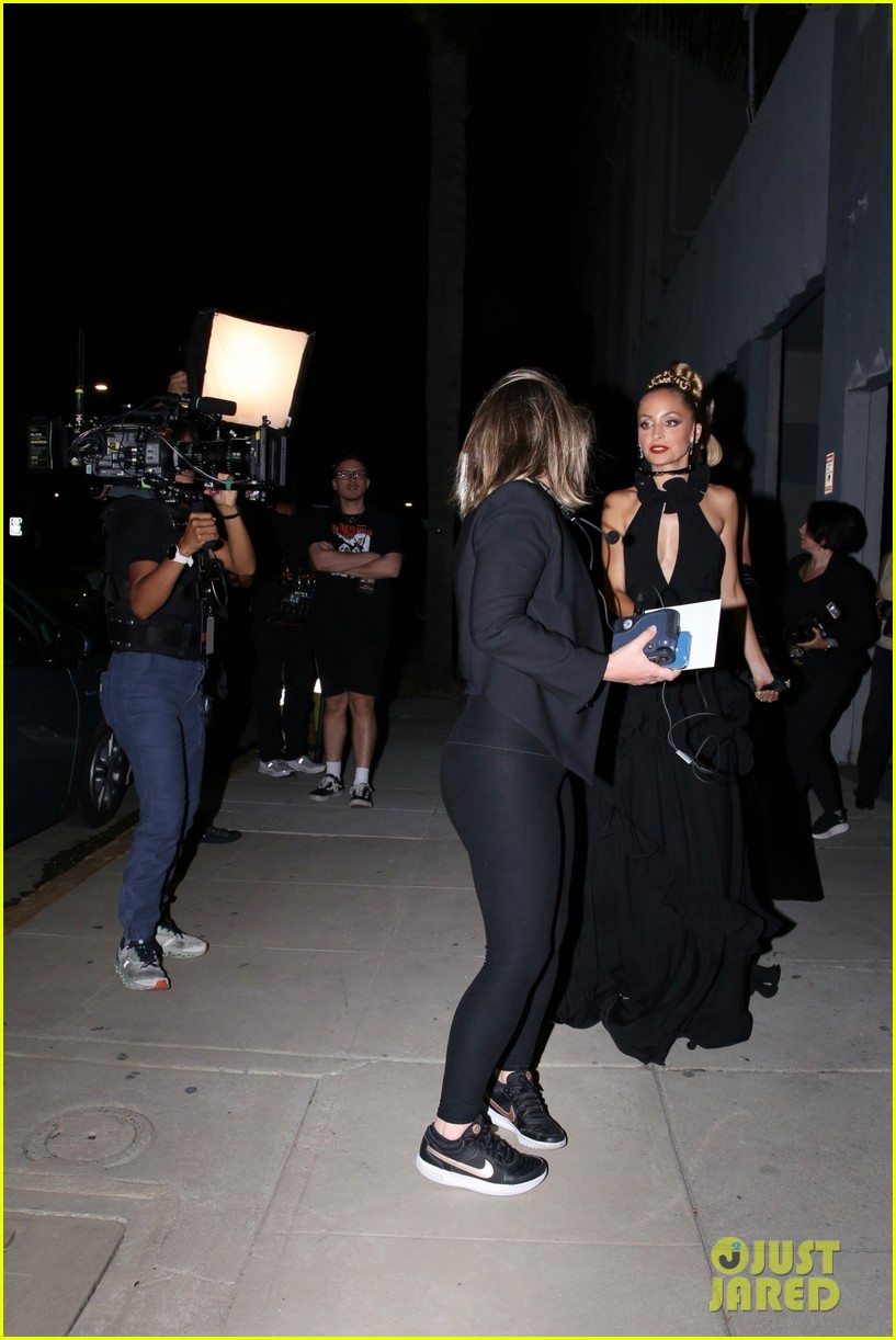 Paris Hilton & Nicole Richie are Glam BFFs While Filming for 'Simple ...