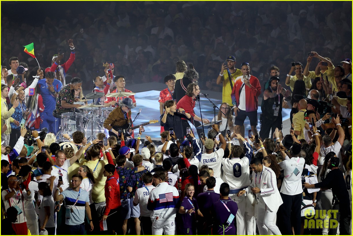 Phoenix Performs at Paris Olympics 2024 Closing Ceremony With AIR ...