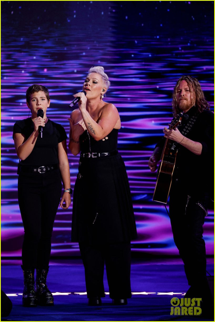 Pink & Daughter Willow Hart Perform 'What About Us' Together at DNC 2024 - Watch Video!: Photo ...
