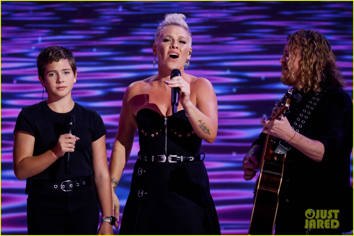 Pink & Daughter Willow Hart Perform 'What About Us' Together at DNC 2024 - Watch Video!: Photo ...
