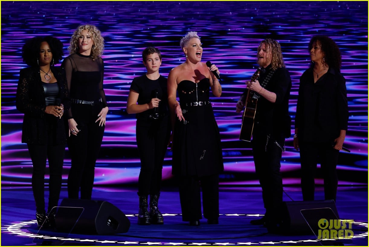 Pink & Daughter Willow Hart Perform 'What About Us' Together at DNC 2024 - Watch Video!: Photo ...