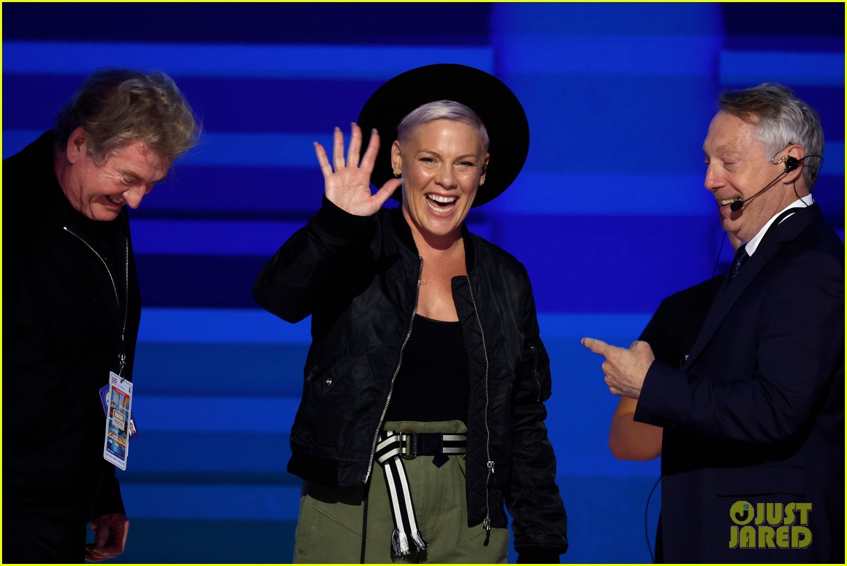 Pink & Daughter Willow Hart Perform 'What About Us' Together at DNC 2024 - Watch Video!: Photo ...