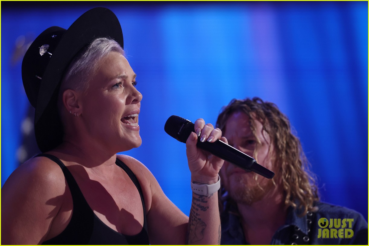 Pink & Daughter Willow Hart Perform 'What About Us' Together at DNC 2024 - Watch Video!: Photo ...