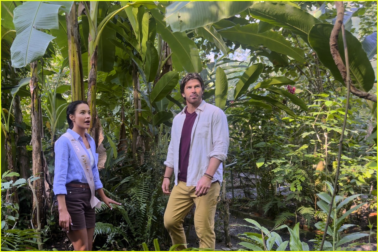 Rhiannon Fish & Christopher Russell Bare Hot Bodies in New Hallmark ...