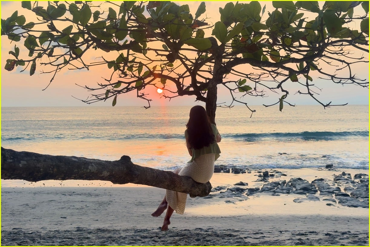 Rhiannon Fish & Christopher Russell Bare Hot Bodies in New Hallmark ...