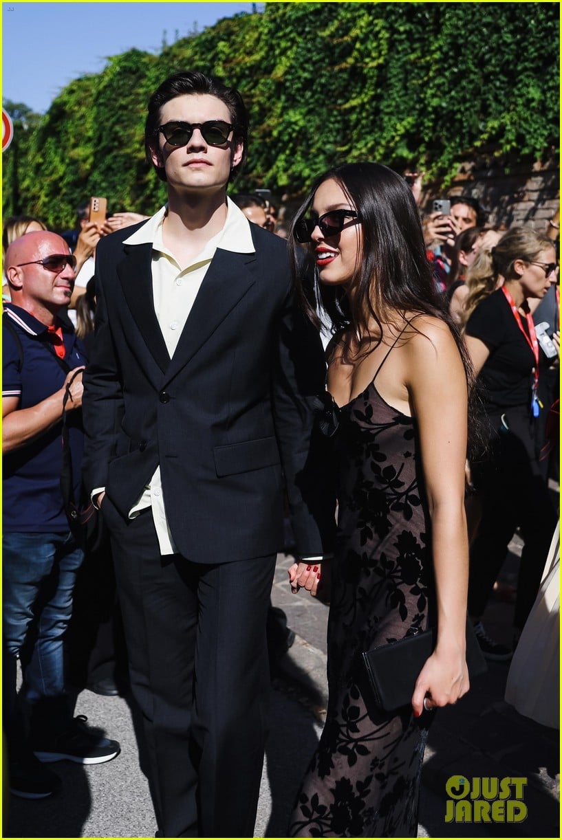 Olivia Rodrigo Supports Boyfriend Louis Partridge at 'Disclaimer ...