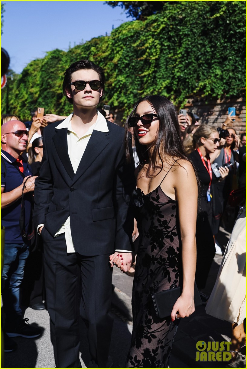 Olivia Rodrigo Supports Boyfriend Louis Partridge at 'Disclaimer ...