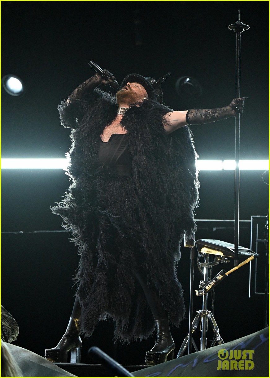 Sam Smith Shows Off Their One-of-a-Kind Stage Style in Bold Looks ...