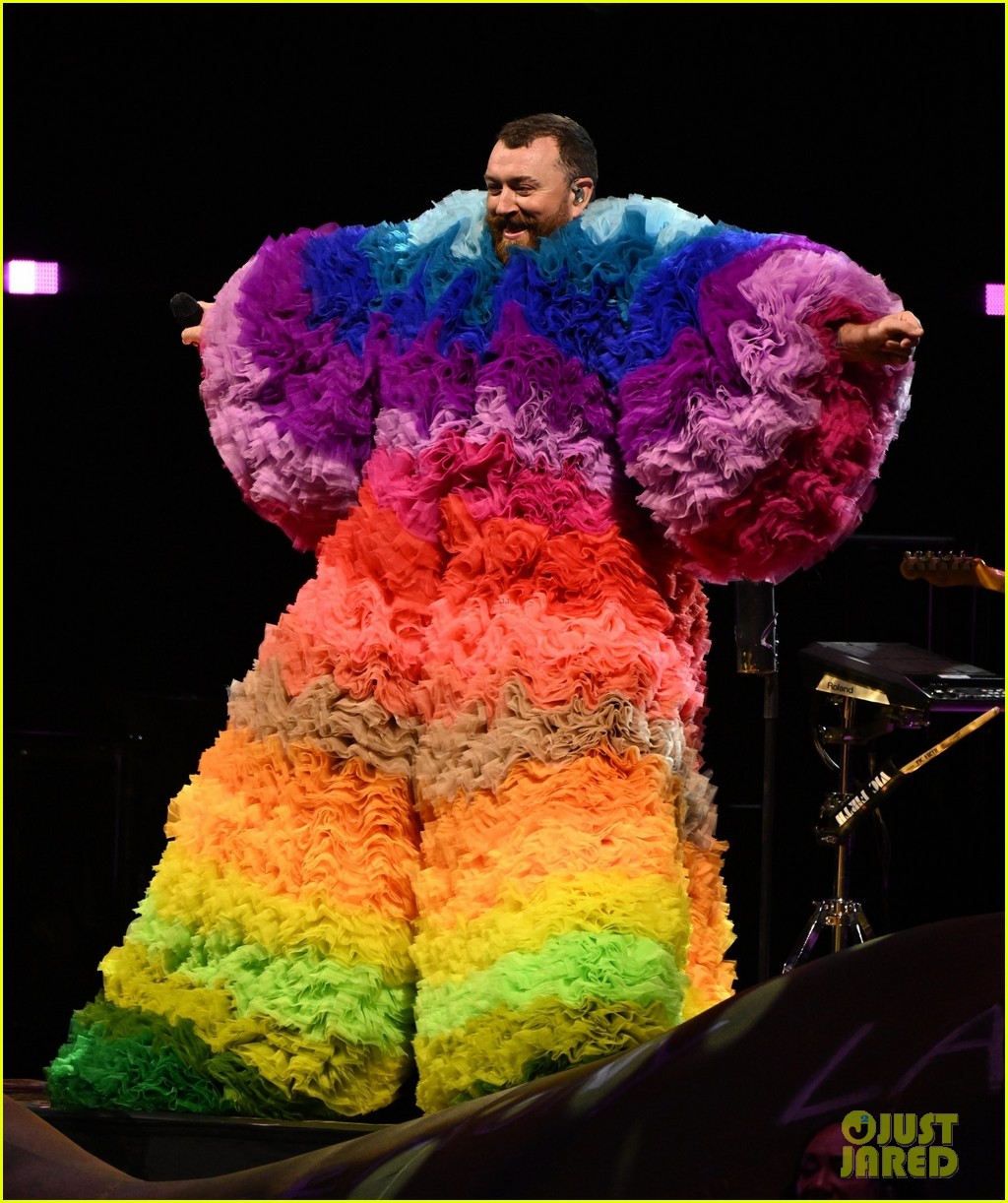 Sam Smith Shows Off Their One-of-a-Kind Stage Style in Bold Looks ...