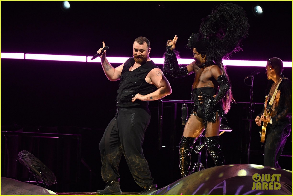 Sam Smith Shows Off Their One-of-a-Kind Stage Style in Bold Looks ...