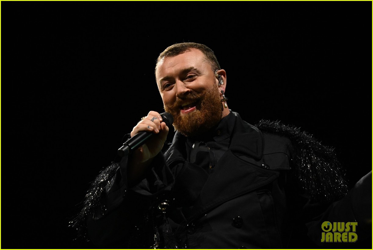 Sam Smith Shows Off Their One-of-a-Kind Stage Style in Bold Looks ...