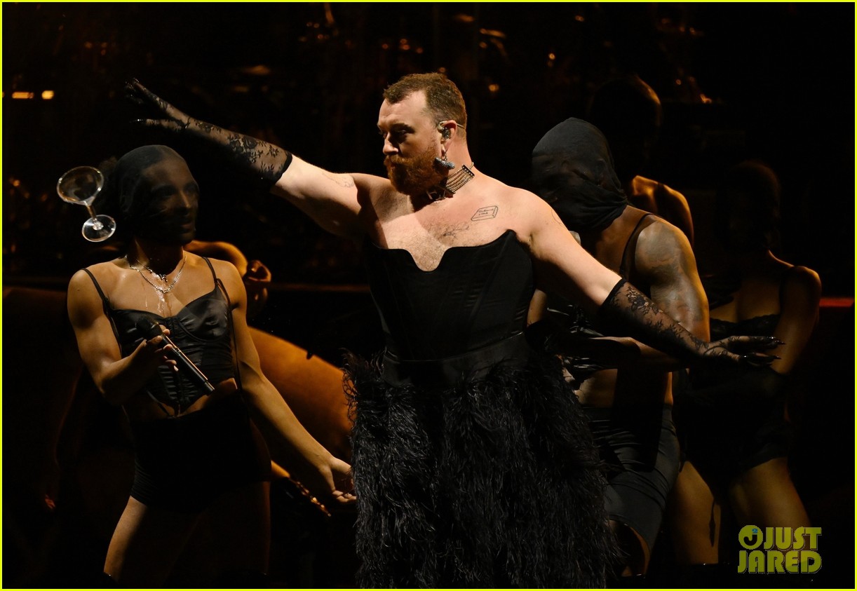 Sam Smith Shows Off Their One-of-a-Kind Stage Style in Bold Looks ...