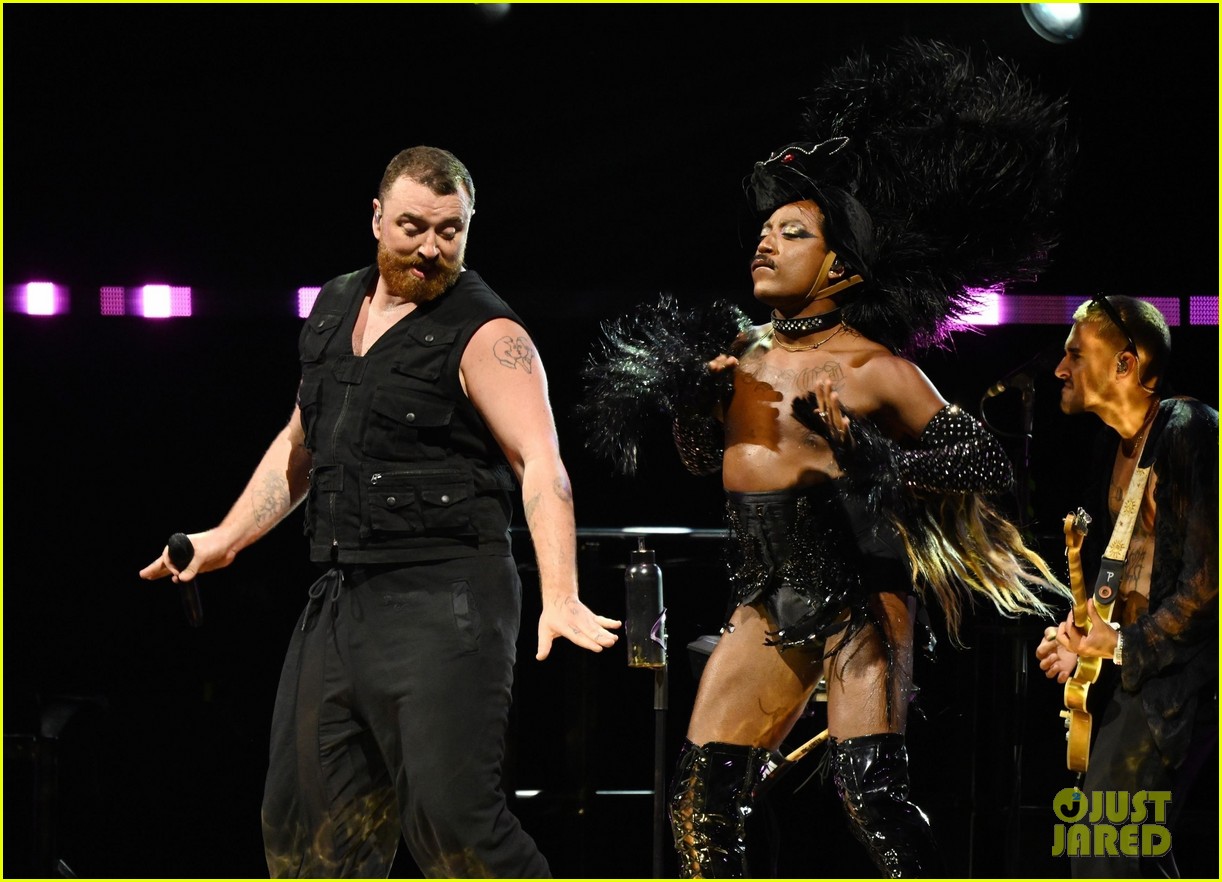 Sam Smith Shows Off Their One-of-a-Kind Stage Style in Bold Looks ...